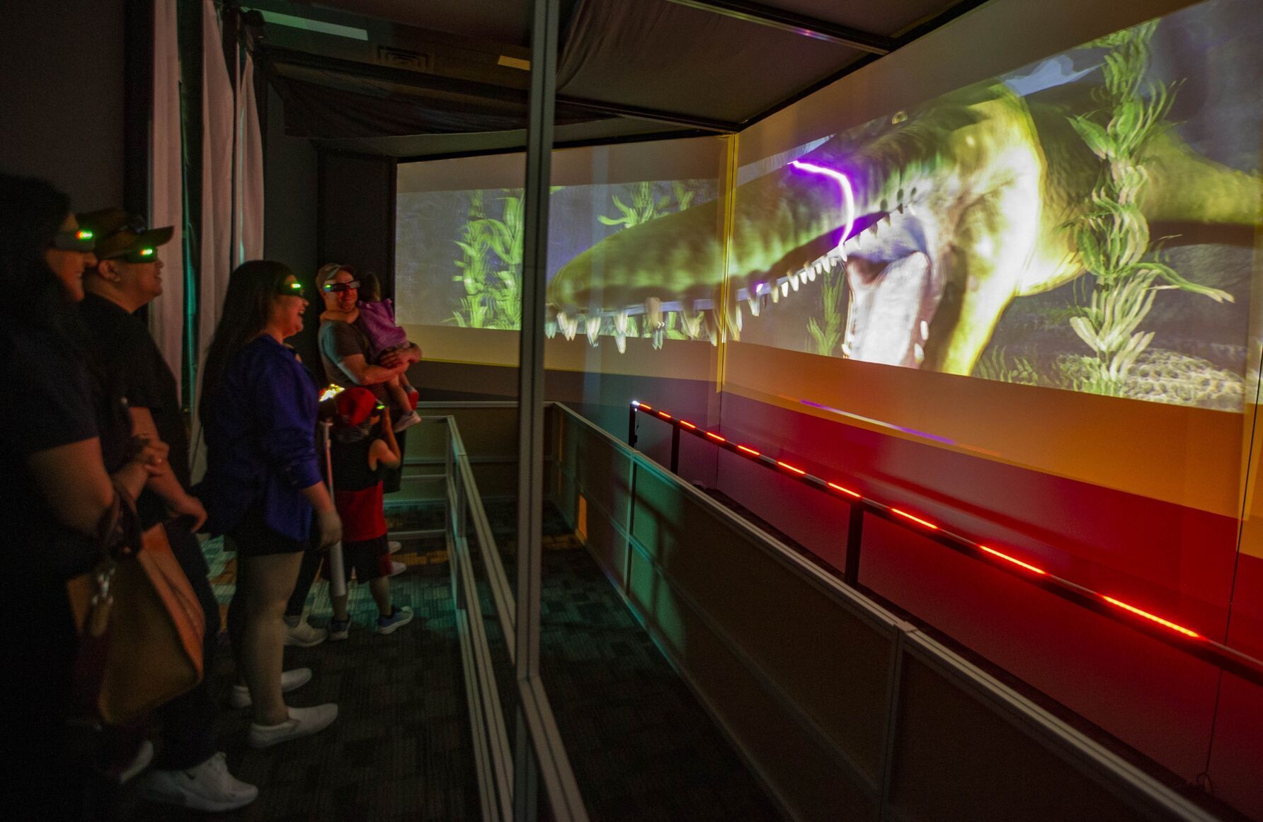 Hologram zoo attraction opens in Niagara Falls