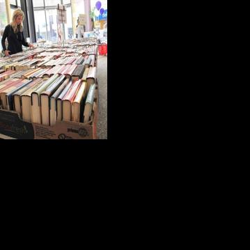 Readers stock up at 39th Book Riot