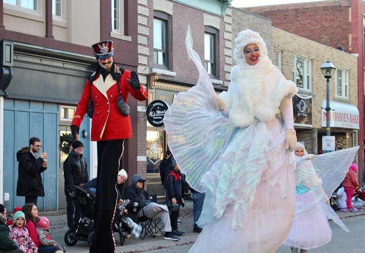 Santa Claus parades through Niagara Falls