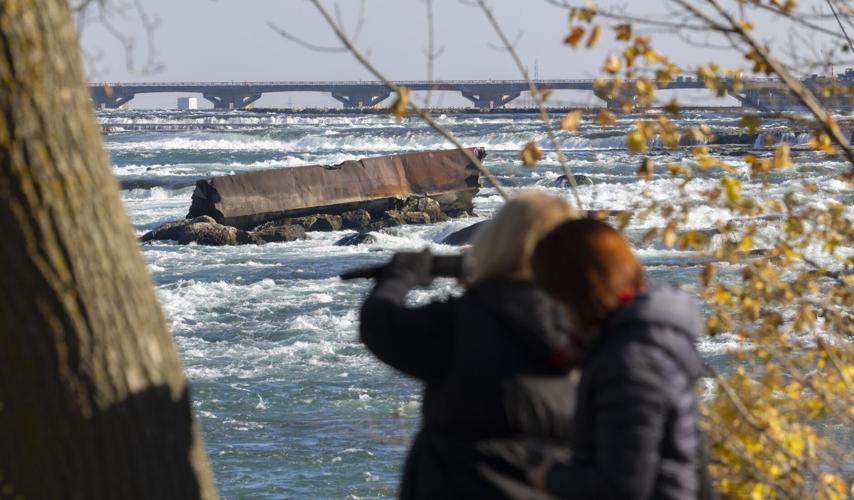 Iron Scow shifts downstream in Niagara Falls
