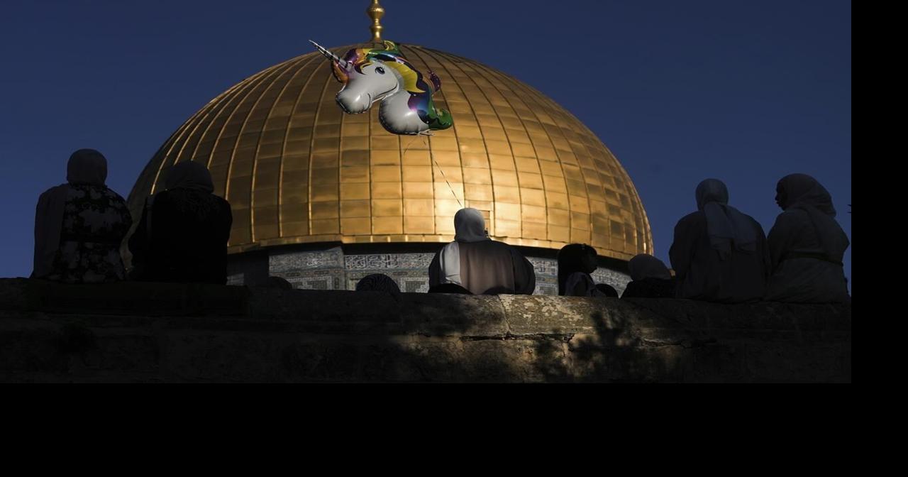 Muslims at Hajj brave intense heat to cast stones at pillars ...