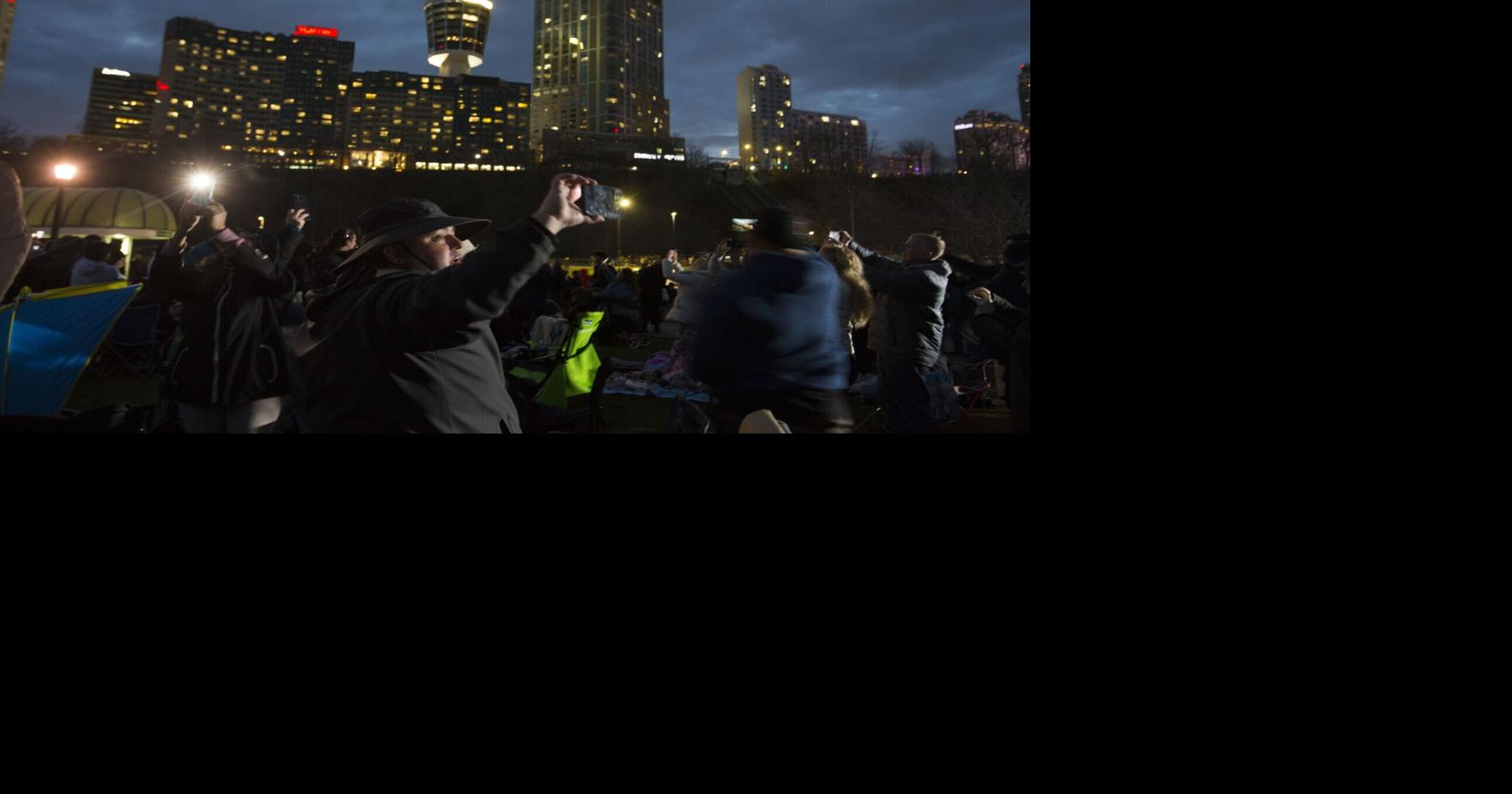 Not a million visitors, but crowds still flock to Niagara Falls to ...