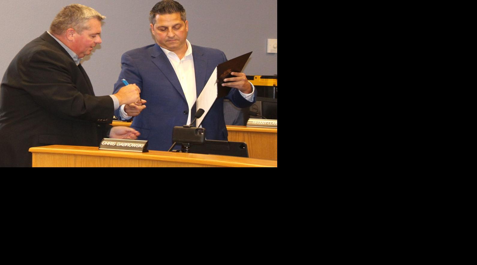 Chris Dabrowski sworn in to Niagara Falls city council