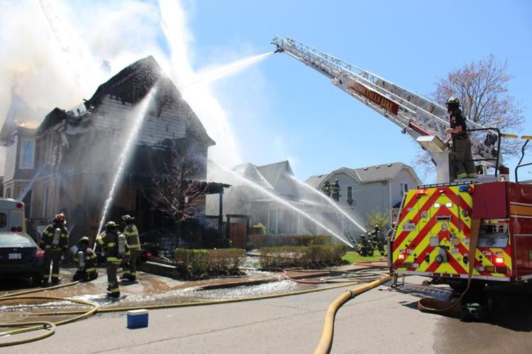 Fire destroys home, heavily damages another in Niagara Falls