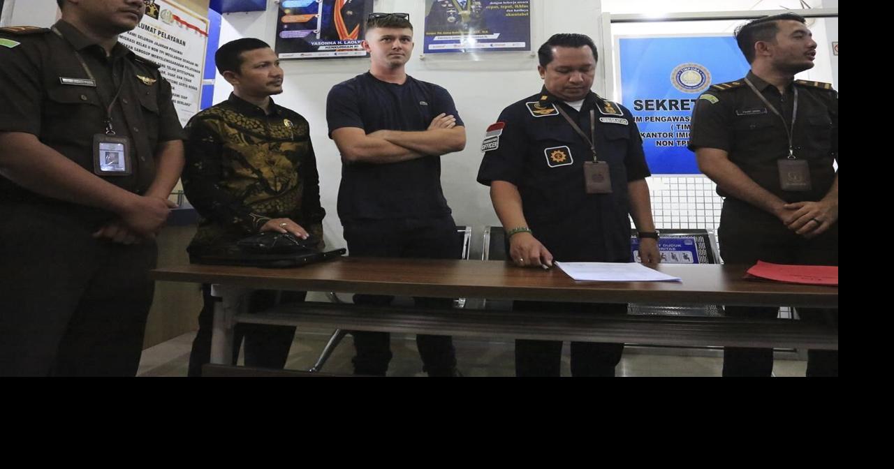 Indonesia deports Australian surfer who apologized for drunken rampage