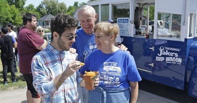 Culinary students visit popular chip wagon