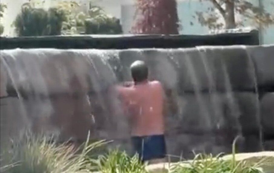 Man showers in waterfall display at Niagara Falls city hall