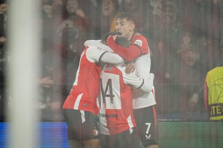 AC Milan goalkeeper Maignan's rare howler gifts Feyenoord the lead