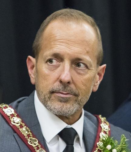 Niagara Falls mayor, councillor debate hospital support