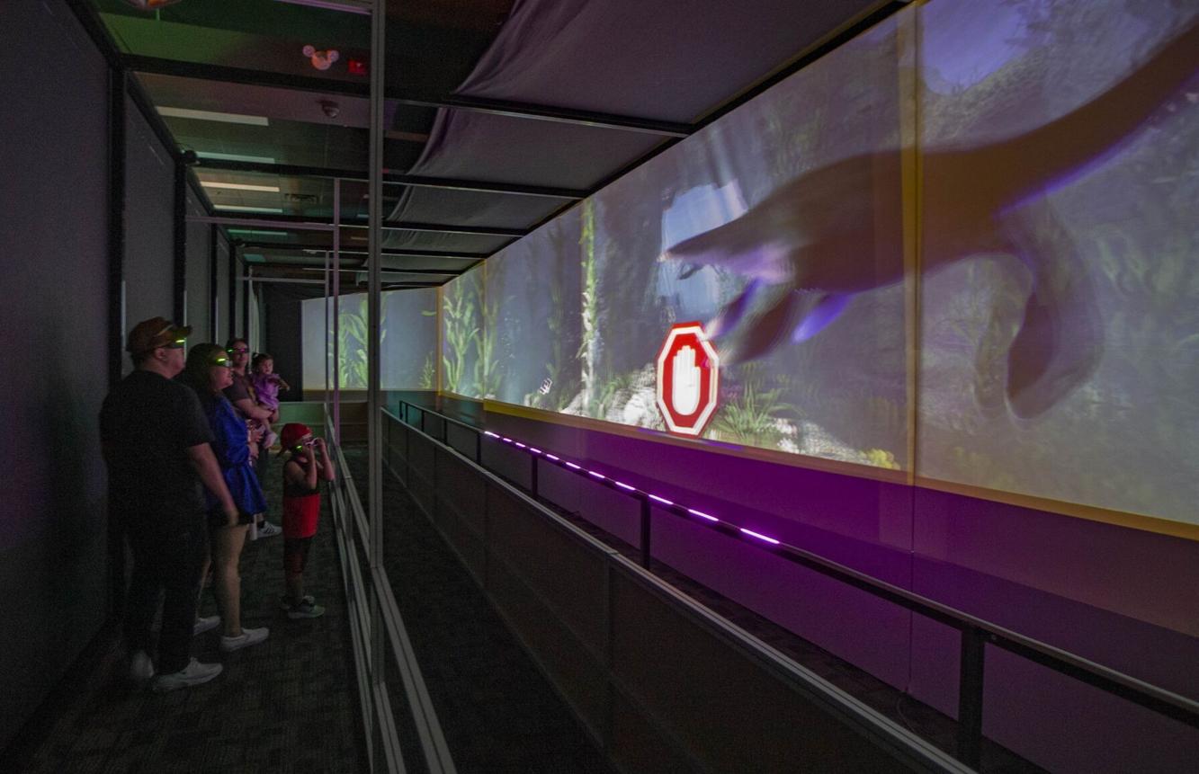 Hologram zoo attraction opens in Niagara Falls