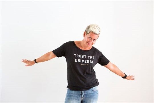 Comedian tells story of depression and healing