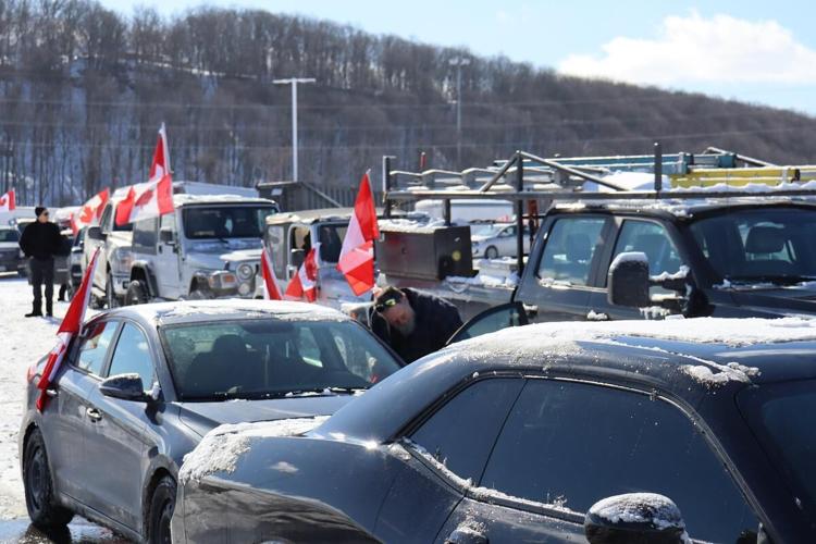‘Freedom Convoy’ supporters roll through Niagara