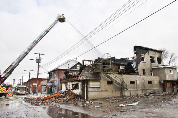 Detectives probe massive Welland fire