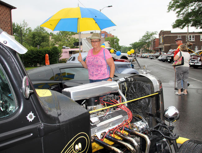 Car show goes on despite rain in Welland