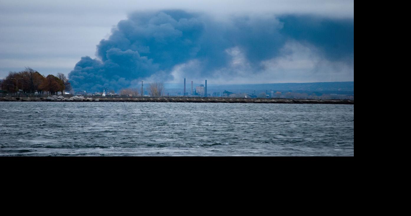 Smoke from U.S. fire fills Fort Erie skyline