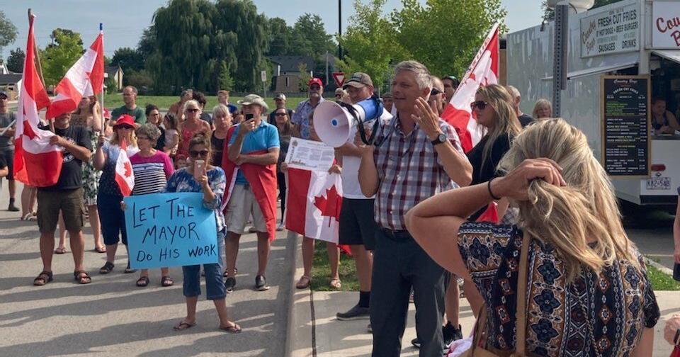 Mayor Dave Bylsma incites protest outside 13 for 13 event