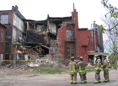 Building that partially-collapsed a blight on the city: mayor