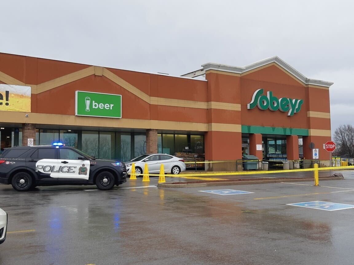 Pedestrian struck by vehicle in parking lot of Fort Erie Sobeys