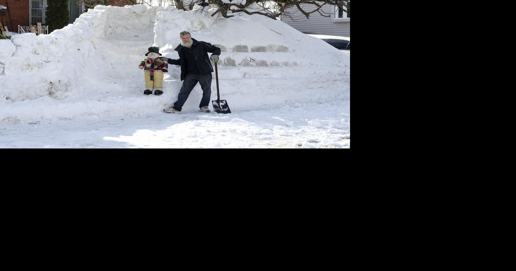 Niagara Falls’ snowman engineer is king of the castle
