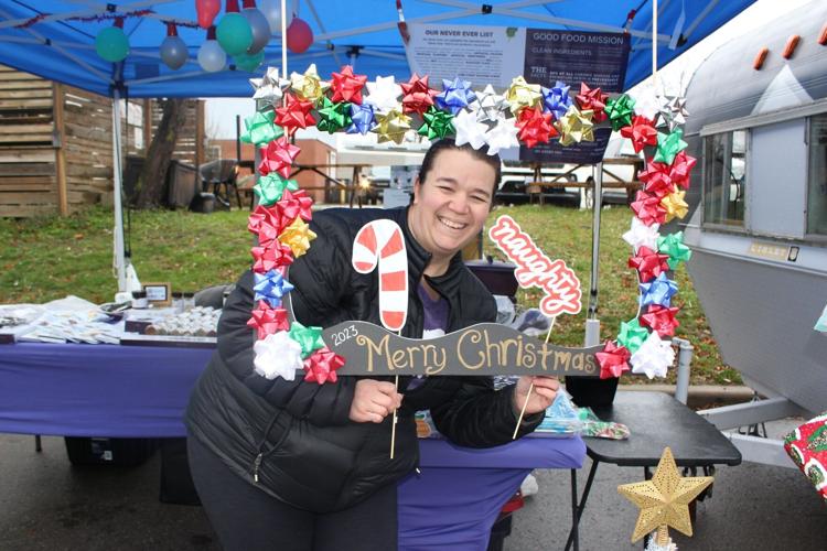 Holiday spirit brings cheer to downtown Ridgeway