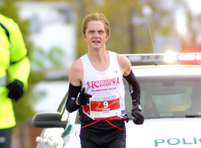 Marathon winners pound the pavement, admire the scenery