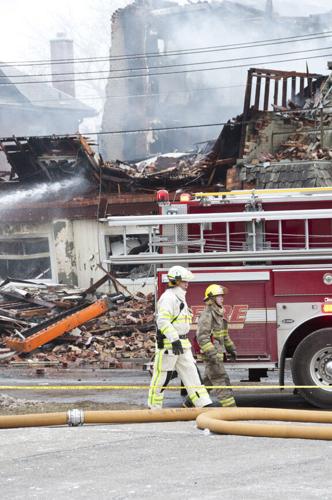 Detectives probe massive Welland fire