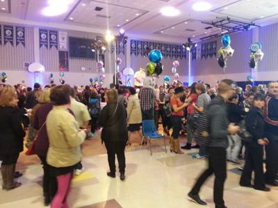 LIVE: College aims to host world's largest dessert party