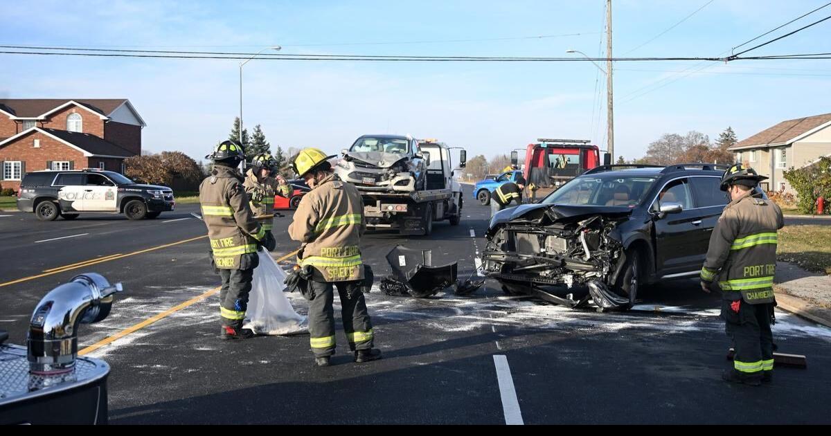 Port Colborne crash sends 3 people to hospital