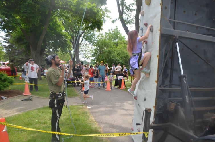 Downtown in bloom for Welland Rose Festival