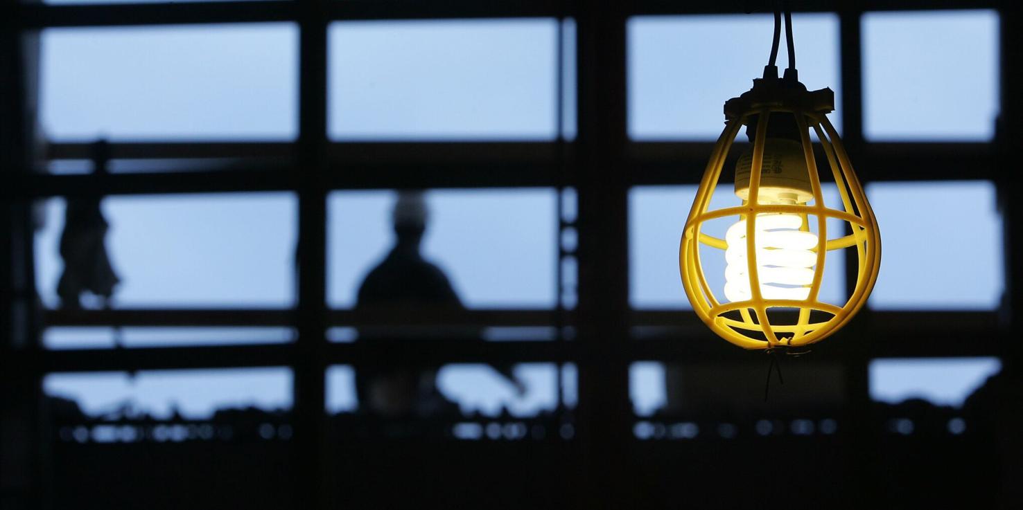 Import of compact fluorescent light bulbs banned in Canada