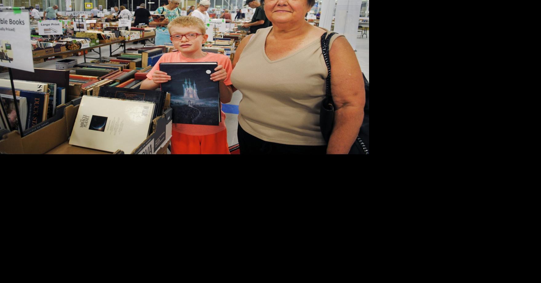 Book Riot volunteers help victims of domestic violence