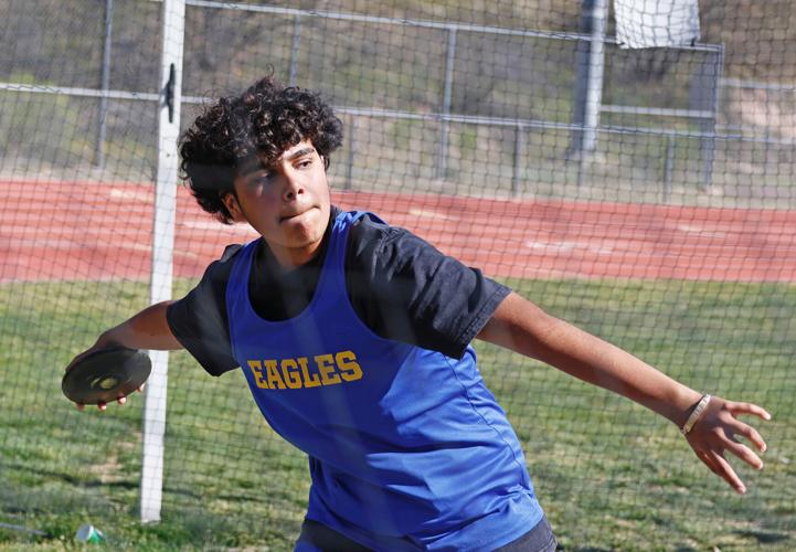 Middle, high schoolers share the track at Rising Stars meet | Local ...