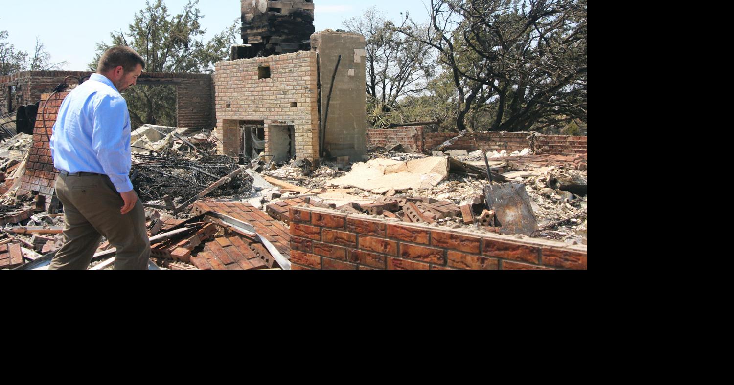 Evacuation order lifted, residents assess damage from Encino Fire ...