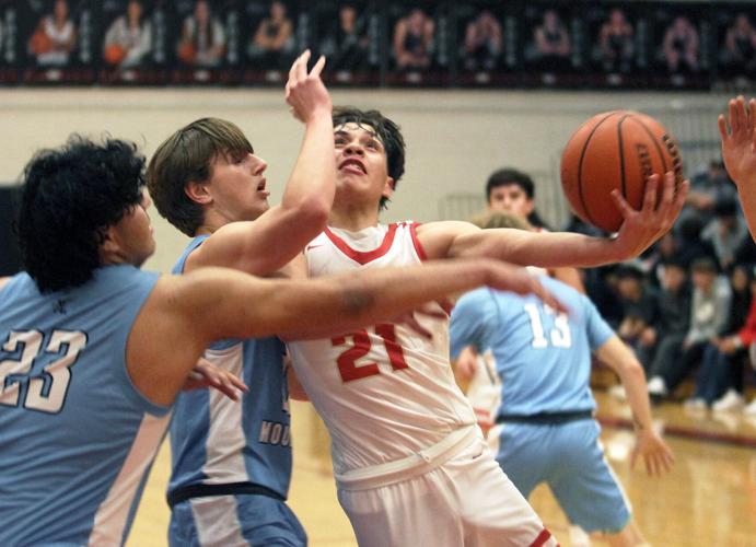 RRHS boys battle powerful foe | Local Sports | nogalesinternational.com