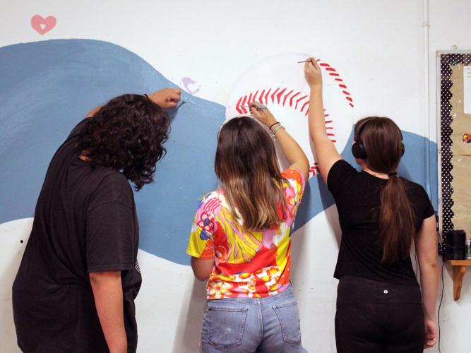 Students practice mural-making | Community | nogalesinternational.com