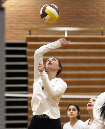 NHS closes out volleyball season | Local Sports | nogalesinternational.com