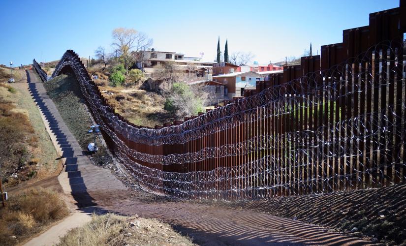 Gallery: Concertina wire on the border fence | Gallery ...