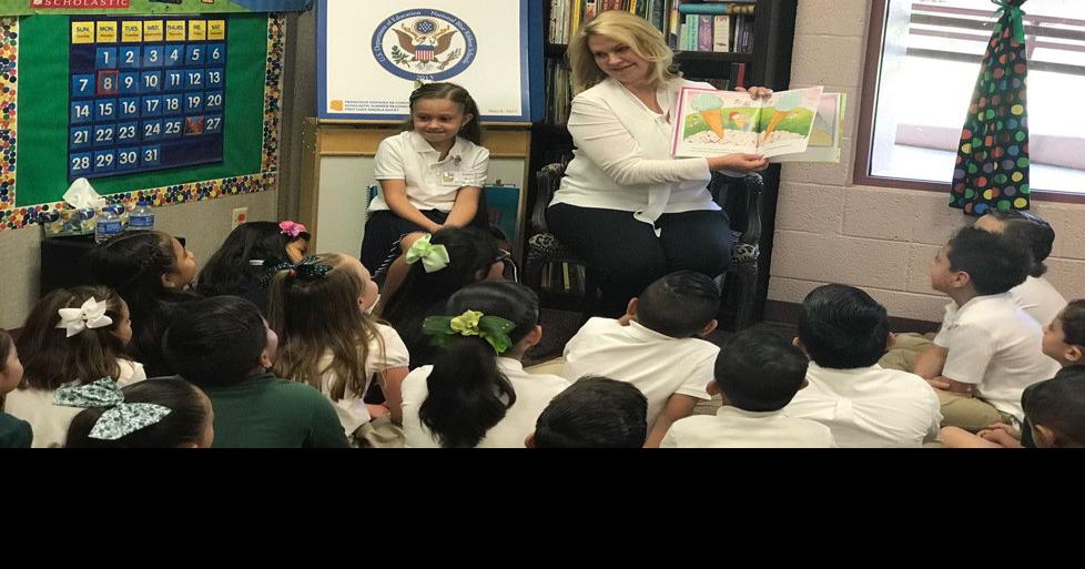 Angela Ducey promotes summer reading at Coronado | Community ...