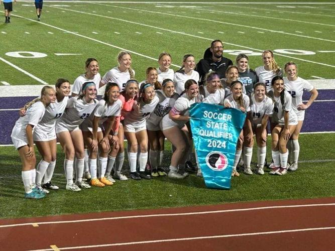 Saintes and Titans win on the road to earn state tournament trips