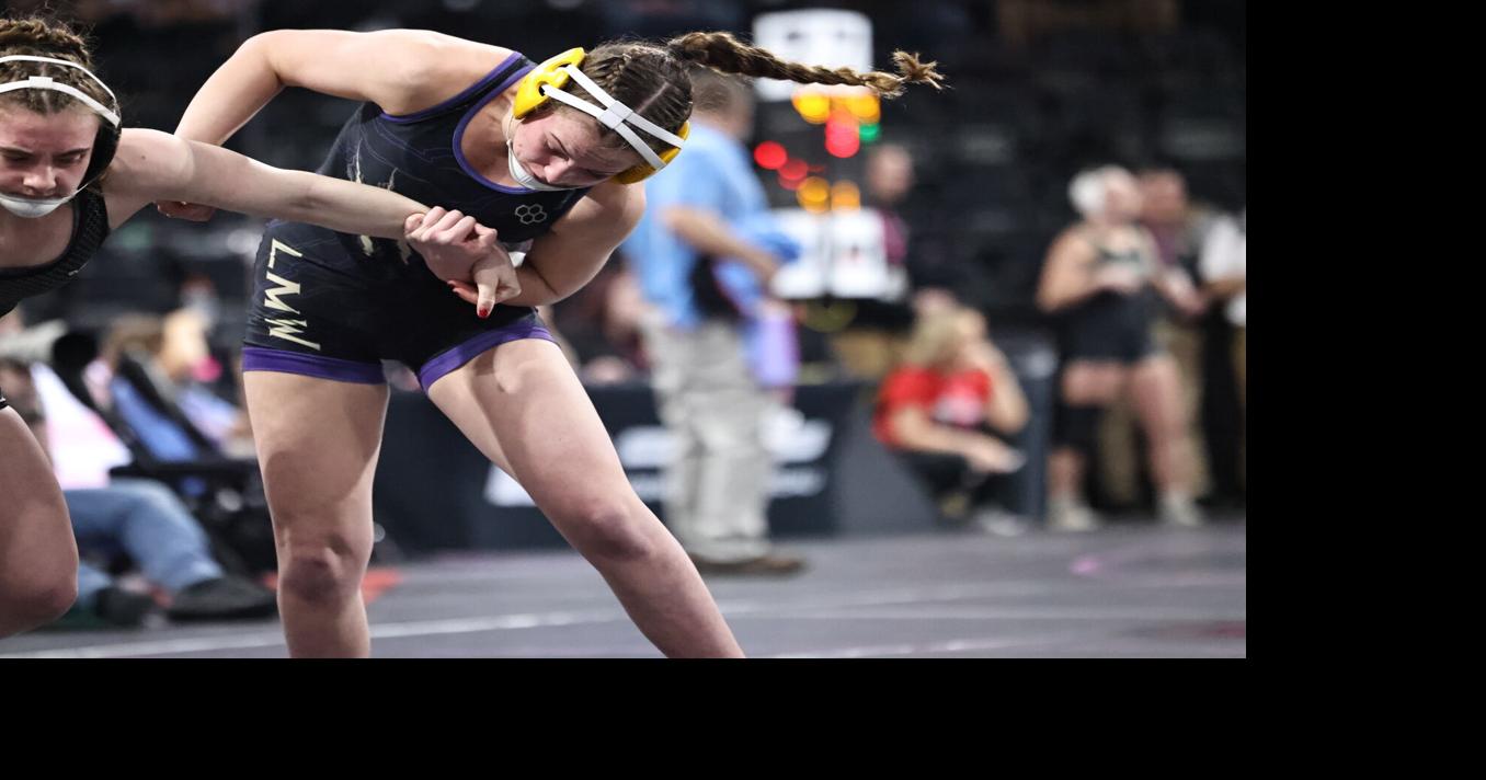 Lo-Ma's Carritt stuns top seed; 7 wrestlers reach semifinals
