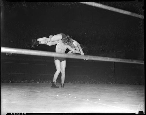 Female professional wrestler Clara Mortensen had Iowa roots