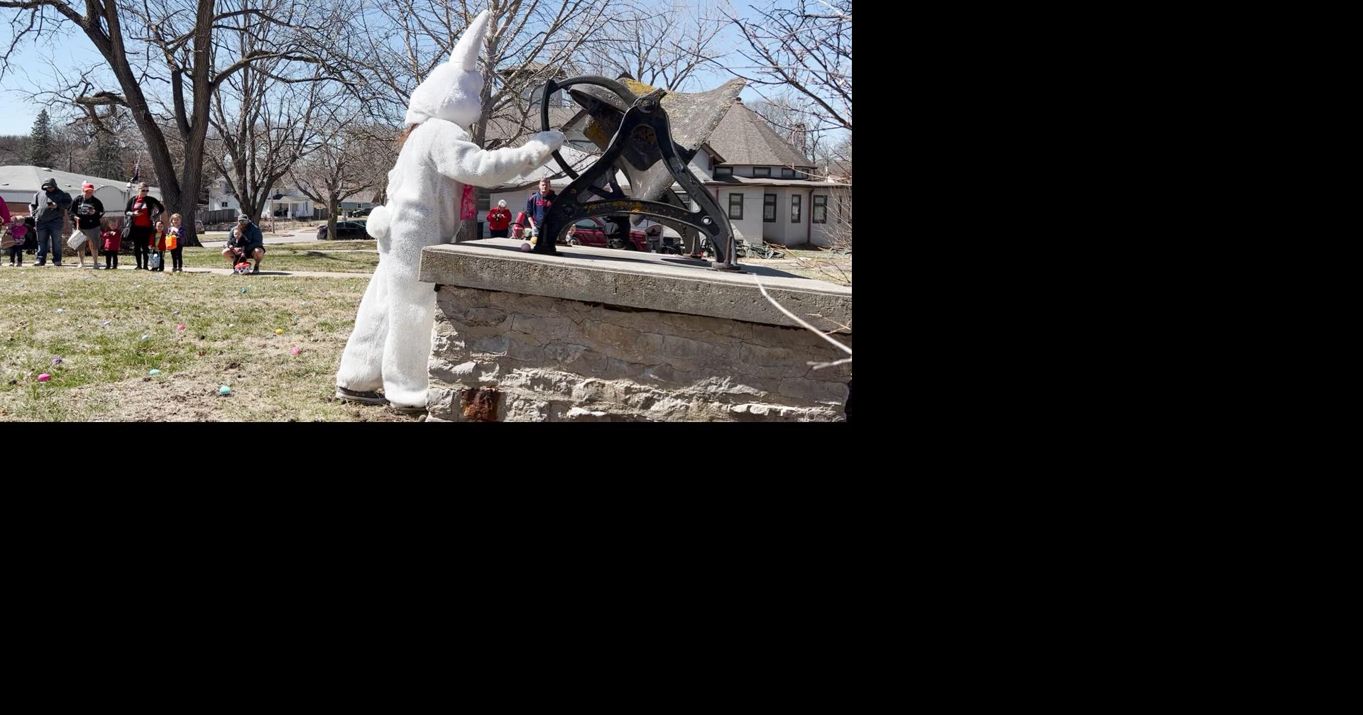 Bass Pro Shops offers free photos with Easter Bunny