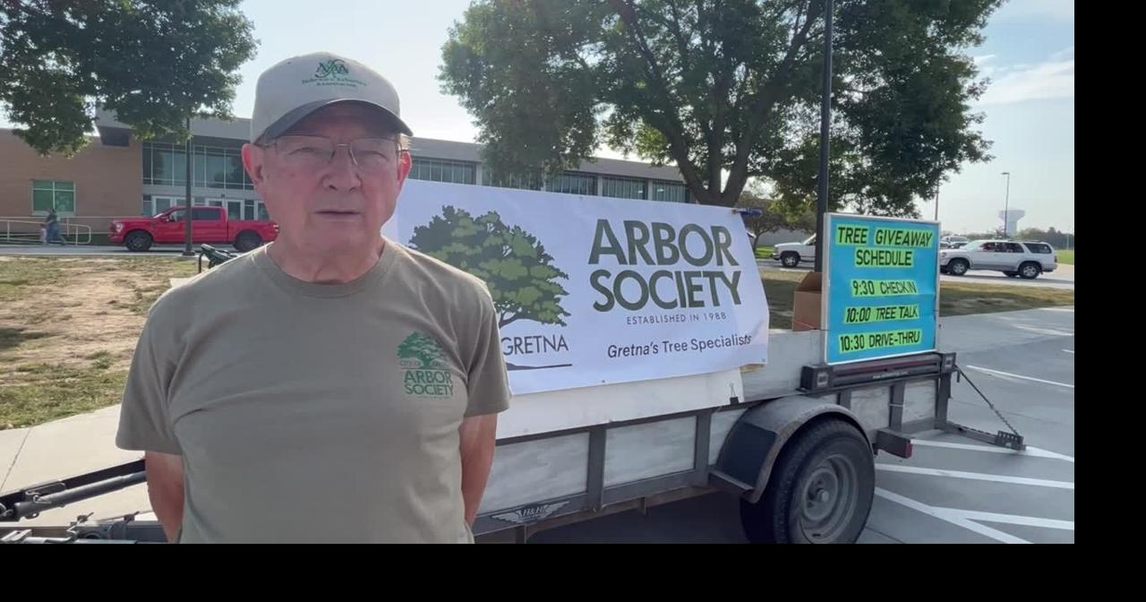 Gretna Arbor Society gives away 150 trees