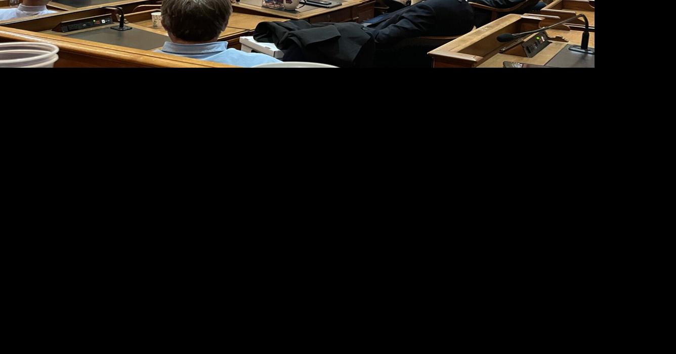 Legislature adjourns session in early morning hours Saturday