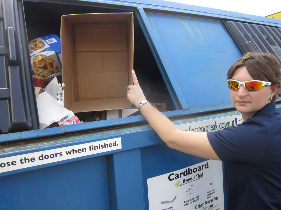 Dumping trash with recyclables causes problems