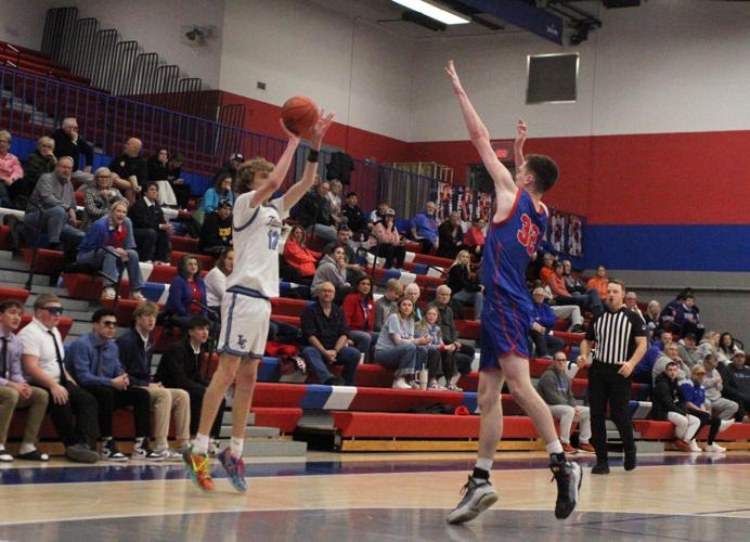 Lewis Central boys fall to late Decorah free throws