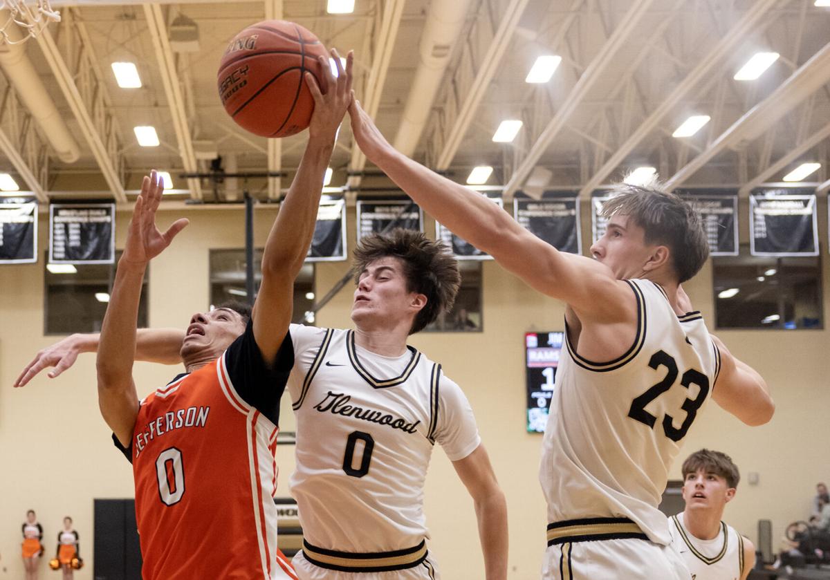 Glenwood's big 2nd quarter, Stanislav's scoring leads to win