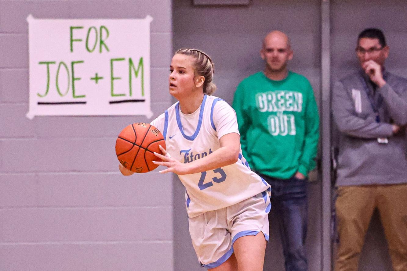 Lewis Central plays 'for Joe and Em' in Green Out vs. Glenwood