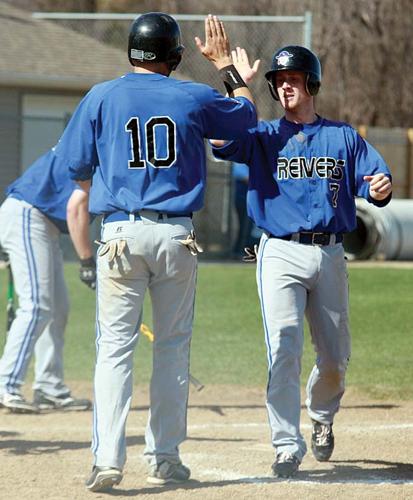 Iowa Western baseball sweeps key twinbill
