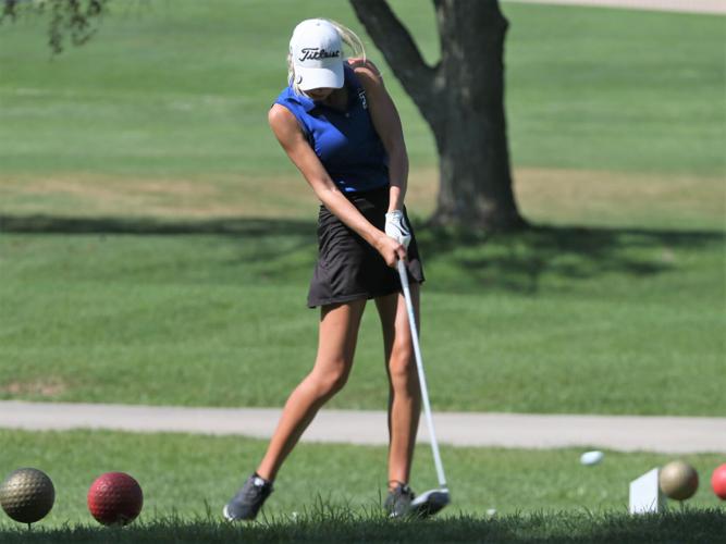 GIRLS GOLF: Titans, Monarchs both finish in top half of teams at Metros